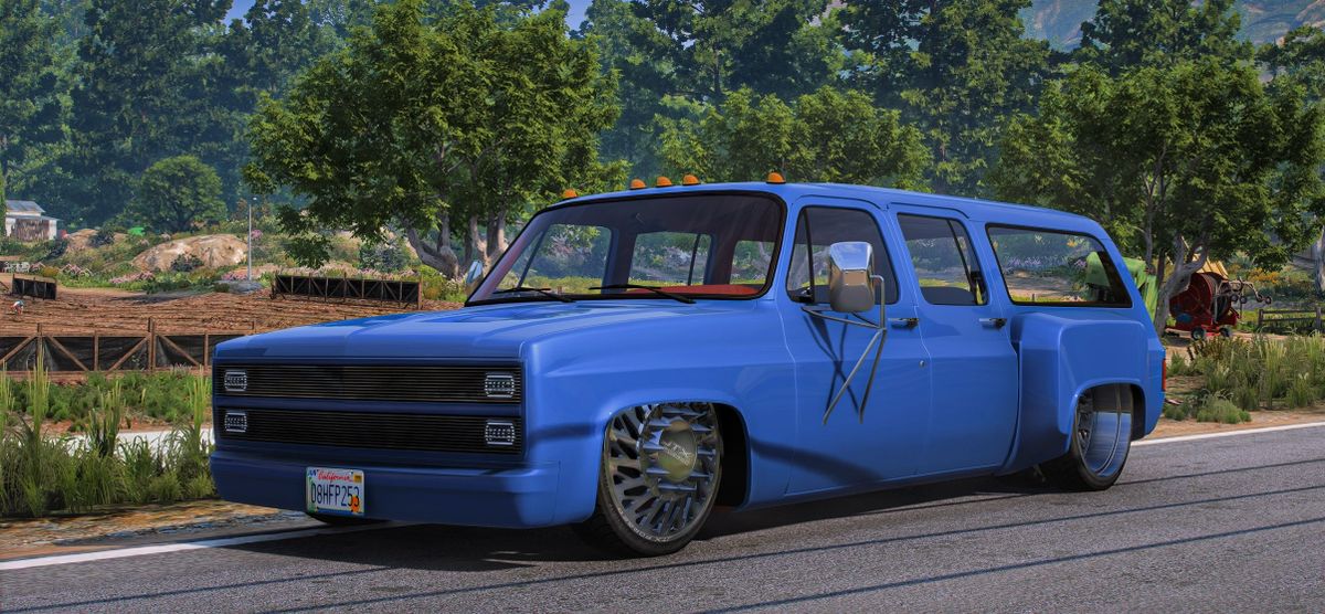 (Debadged) Bagged Chevrolet Suburban Dually on JTX Forged wheels | Cas